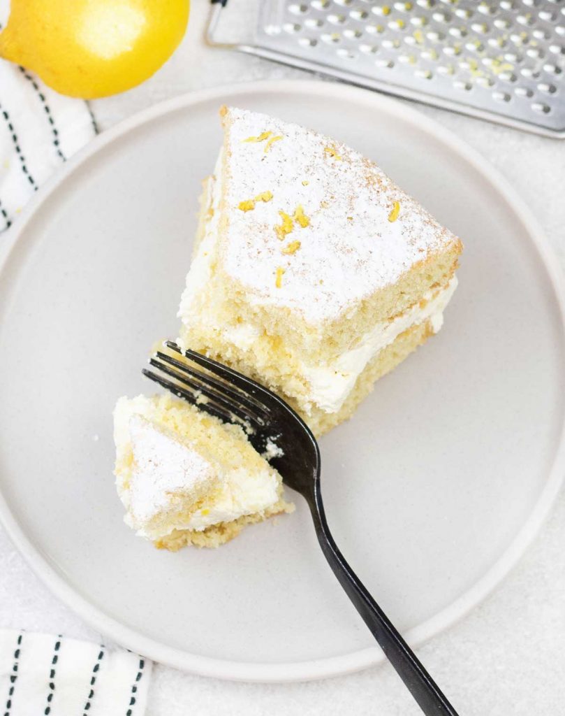 Lemon Victoria Sponge Cake - Recipe Tale