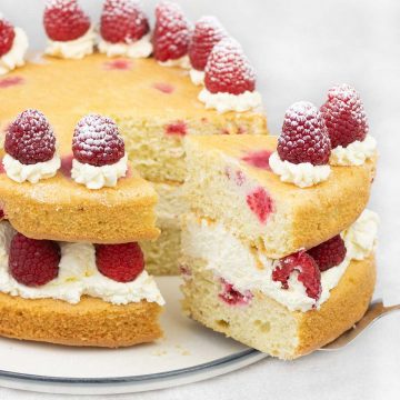 Raspberry Sponge Cake - Recipe Tale