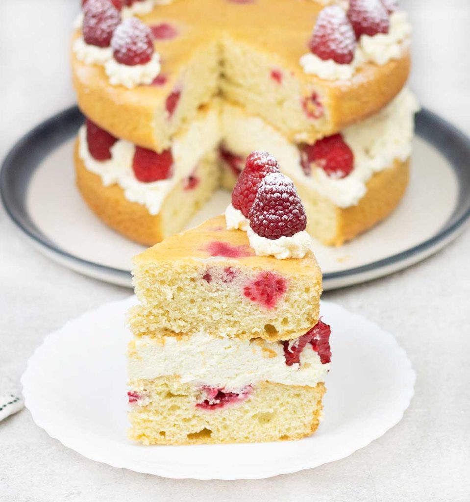 Raspberry Sponge Cake - Recipe Tale