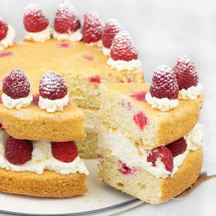 Raspberry Sponge Cake - Recipe Tale
